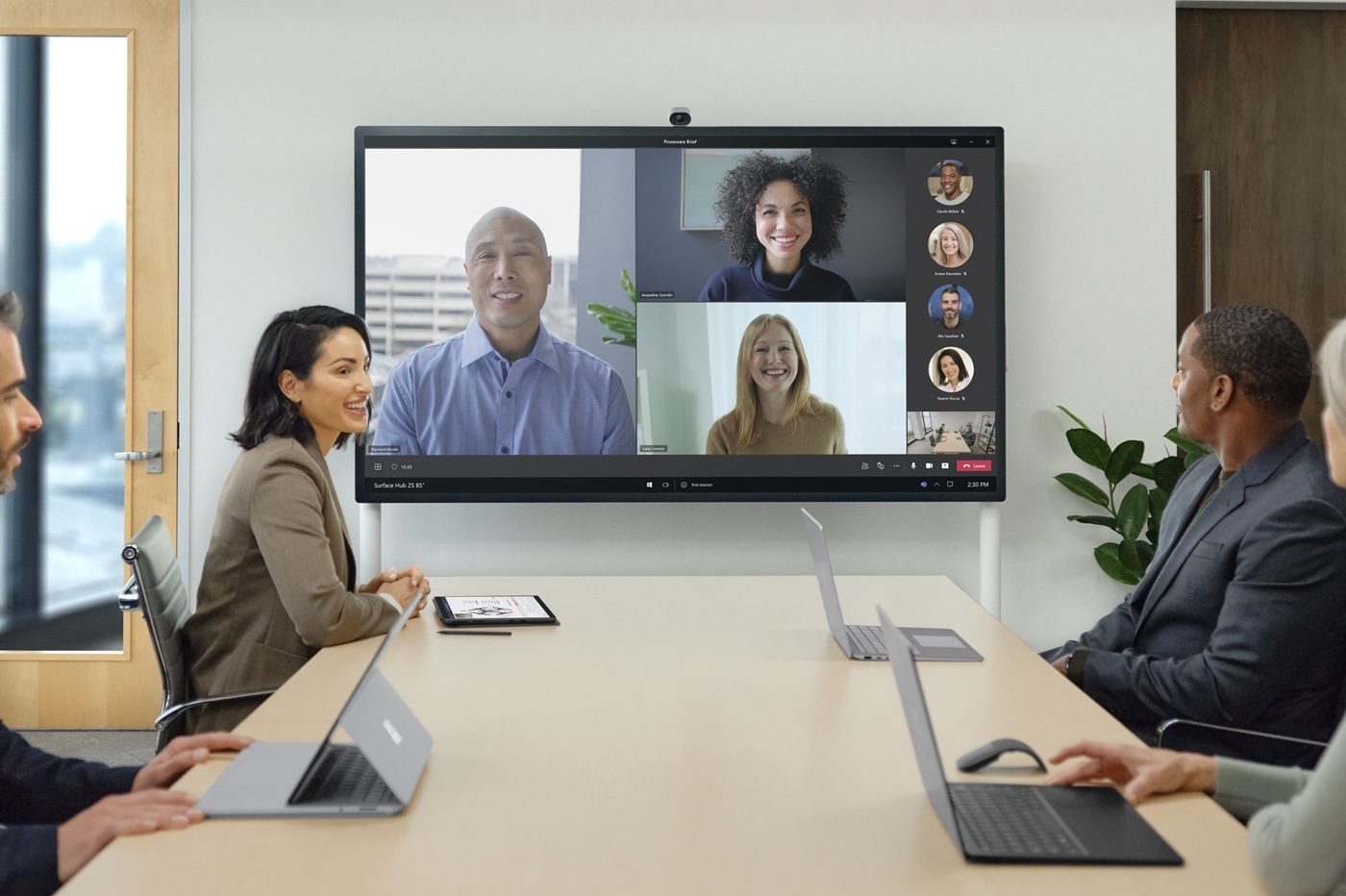 Avec la Surface Hub 2 Smart Camera, Microsoft lance la Rolls des webcams