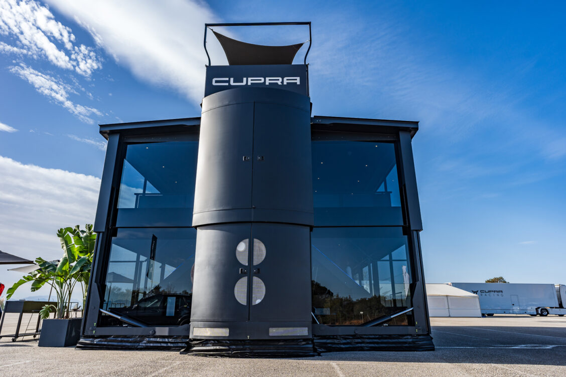 Cupra Exponential Experience : on a testé le simulateur e-sport le plus ...