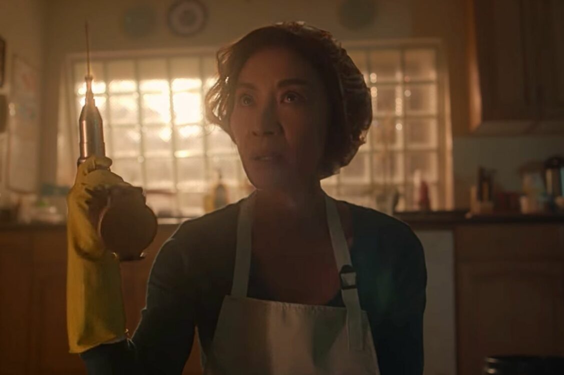 Michelle Yeoh en maman badass sur Netflix avec Les Frères Sun