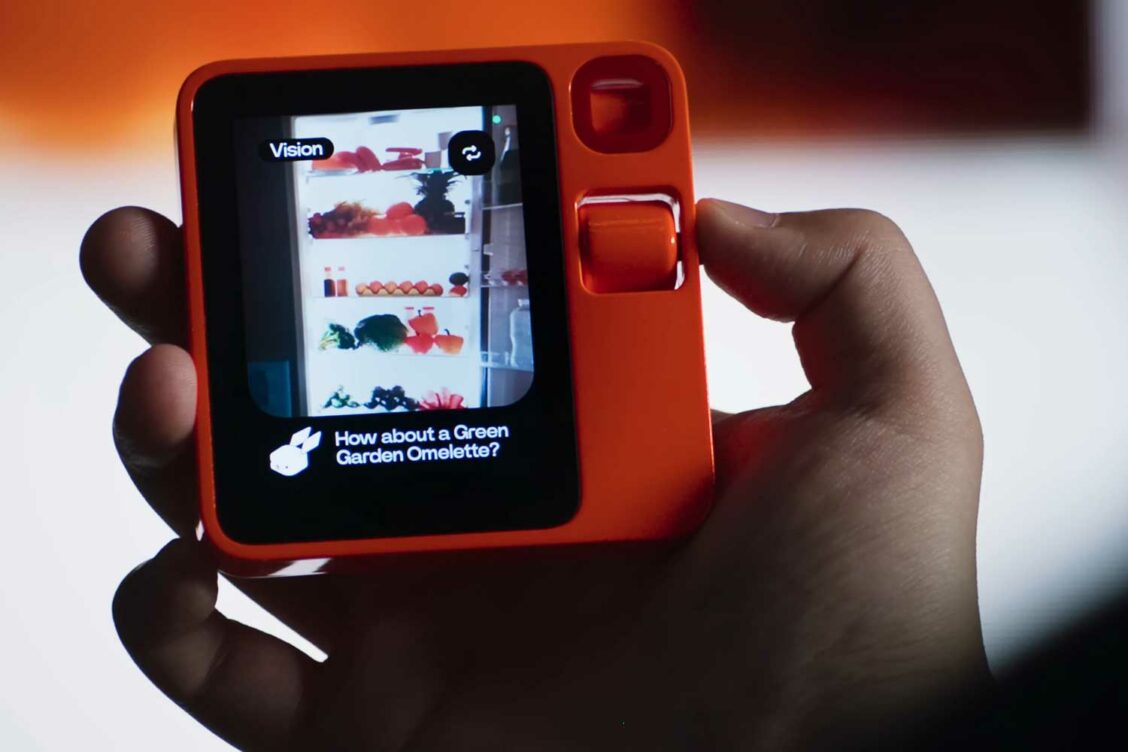 CES 2024 - Rabbit r1 : l'IA qui remplace votre assistant et vos ...