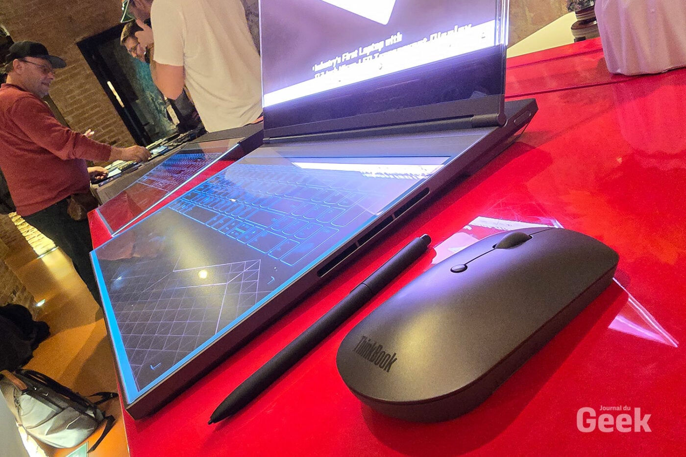 Lenovo dévoile Project Crystal, un concept de laptop avec écran ...