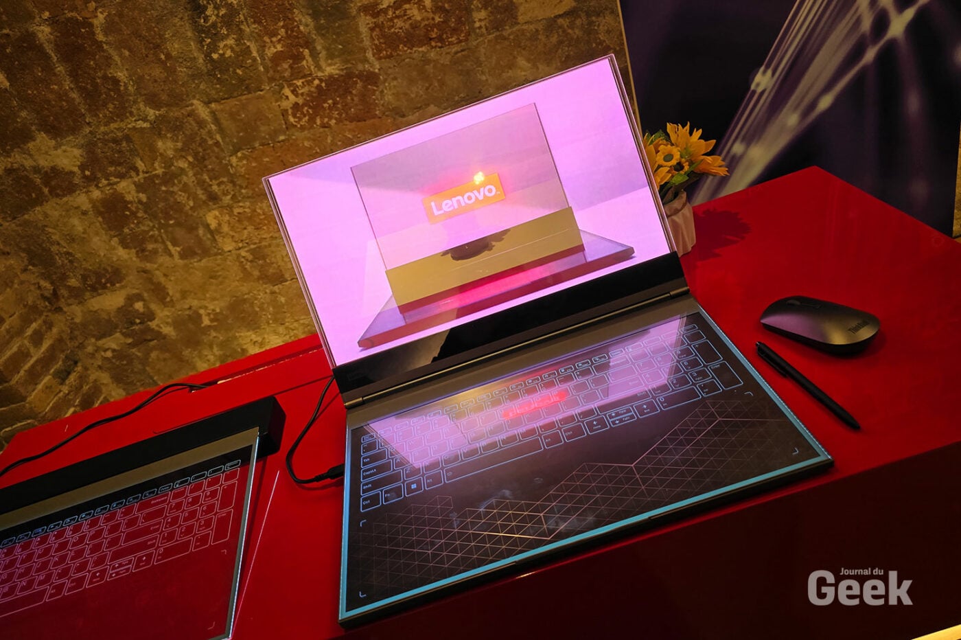 Lenovo dévoile Project Crystal, un concept de laptop avec écran ...