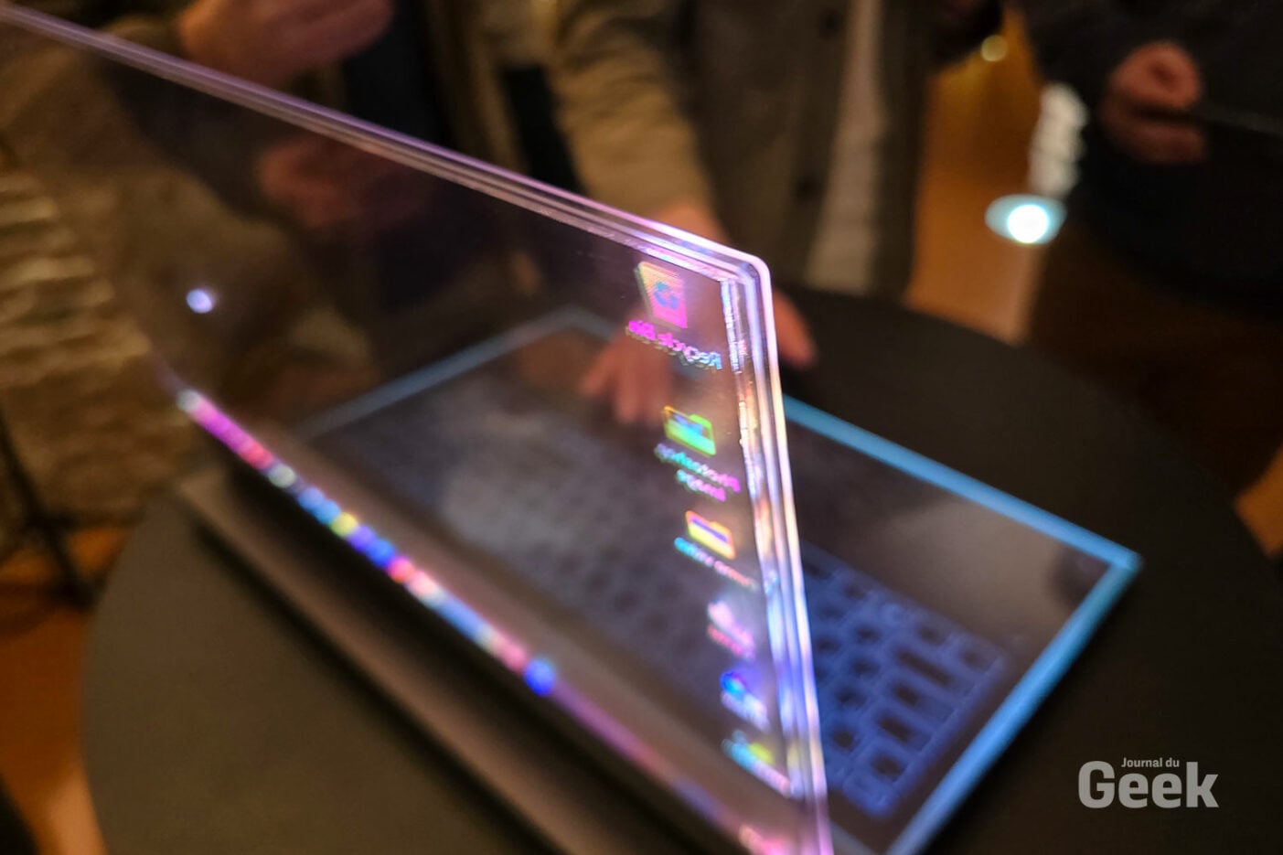 Lenovo dévoile Project Crystal, un concept de laptop avec écran ...