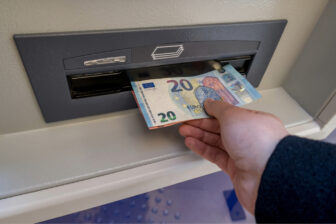 Comment retirer de l'argent sans carte bancaire dans un distributeur