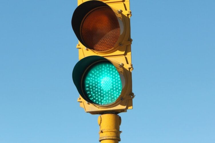 Vous avez franchi un feu vert ? Vous risquez quand même une amende (et ...