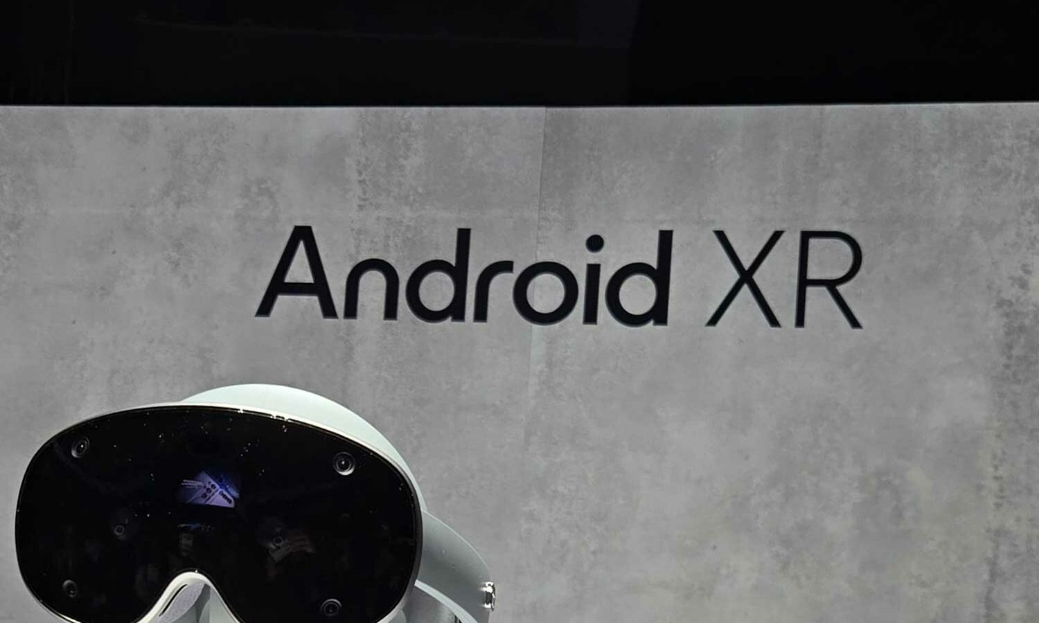Google s'arme pour la réalité mixte : les équipes de HTC Vive ...