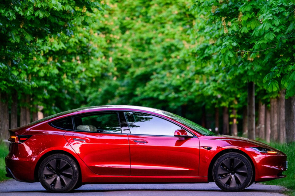Essai Tesla Model 3 "Highland" Propulsion Rouge Ultra : elle agace ...