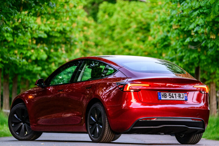 Essai Tesla Model 3 "Highland" Propulsion Rouge Ultra : elle agace ...