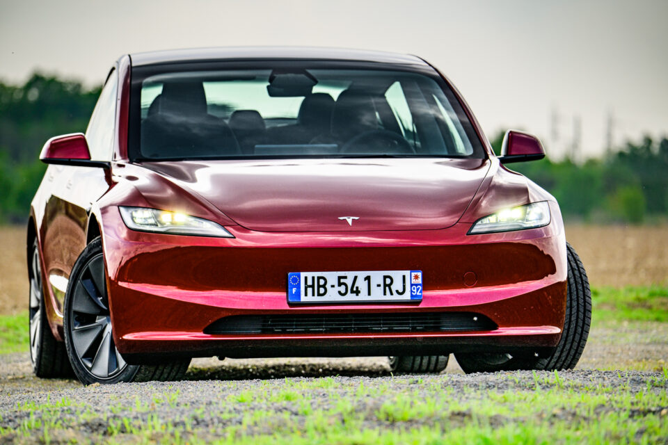 Essai Tesla Model 3 "Highland" Propulsion Rouge Ultra : elle agace ...