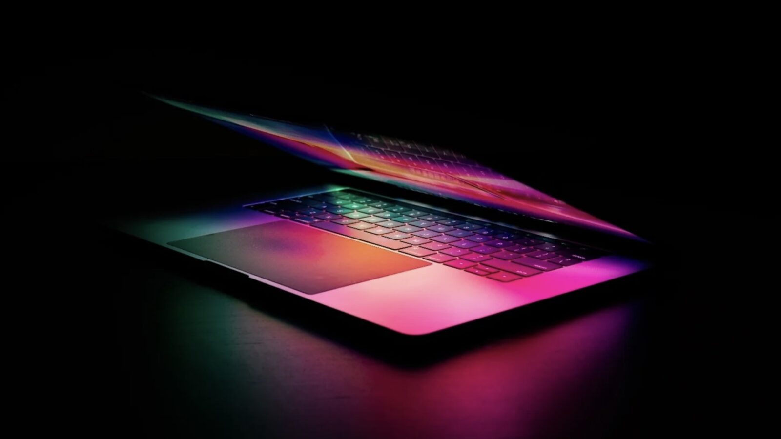 Apple préparerait un MacBook « Ultra » OLED et tactile très haut de ...