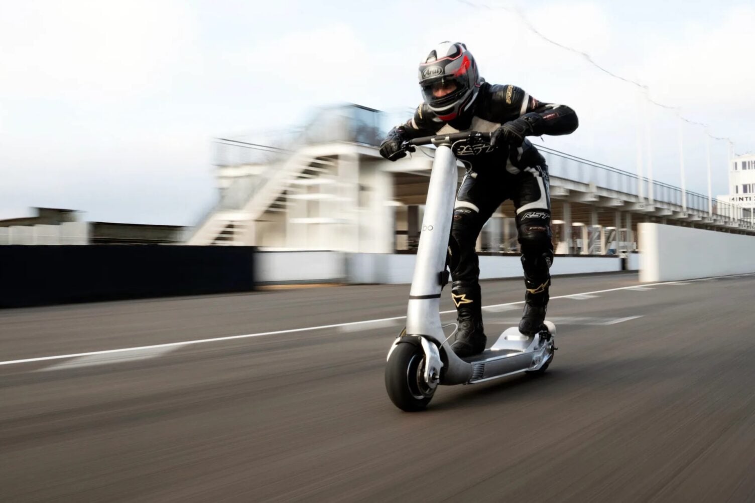 Bo Turbo : la trottinette électrique plus rapide qu'une Model 3