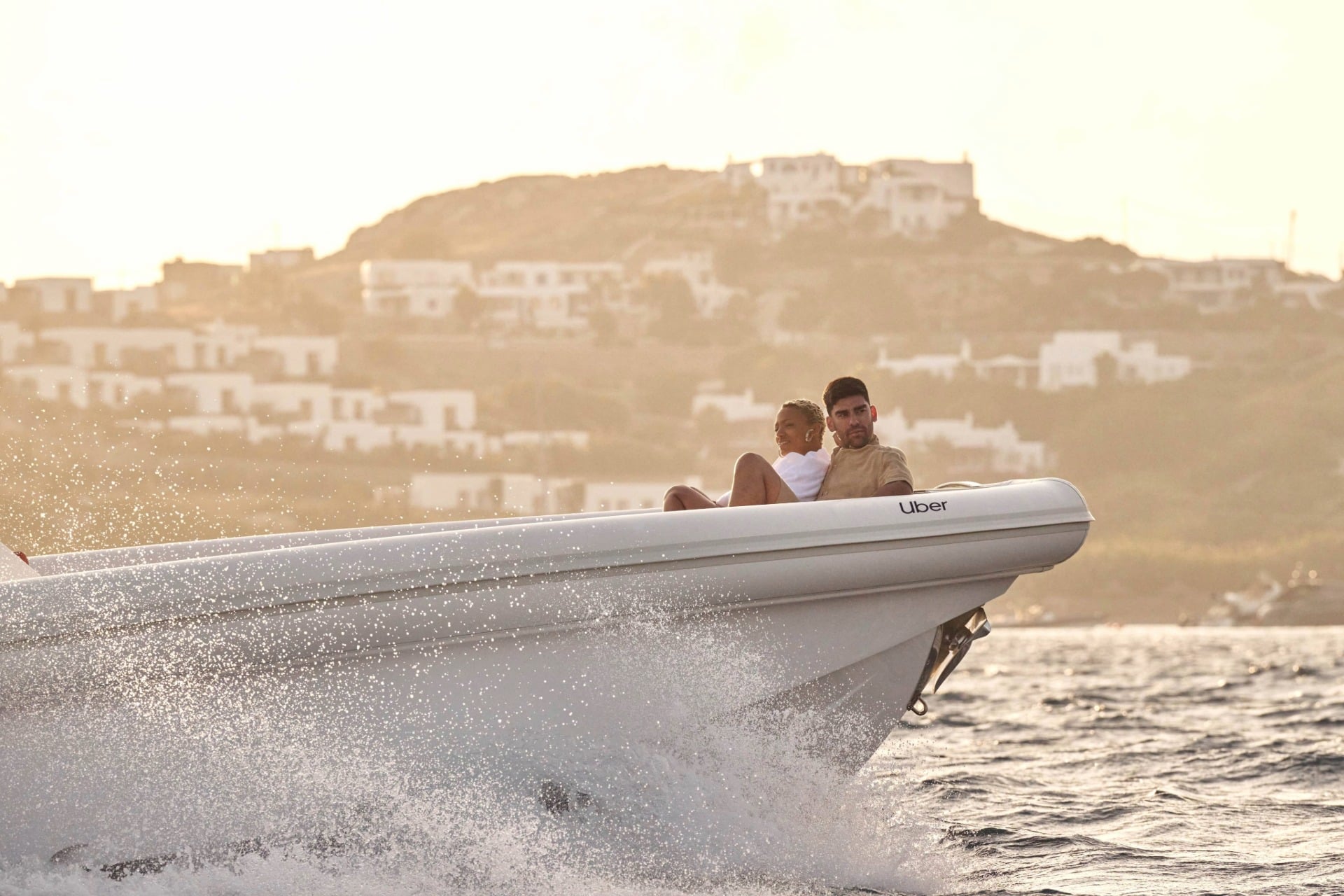 Uber Boat, hôtels, taxis volants : Uber veut devenir l'application ...