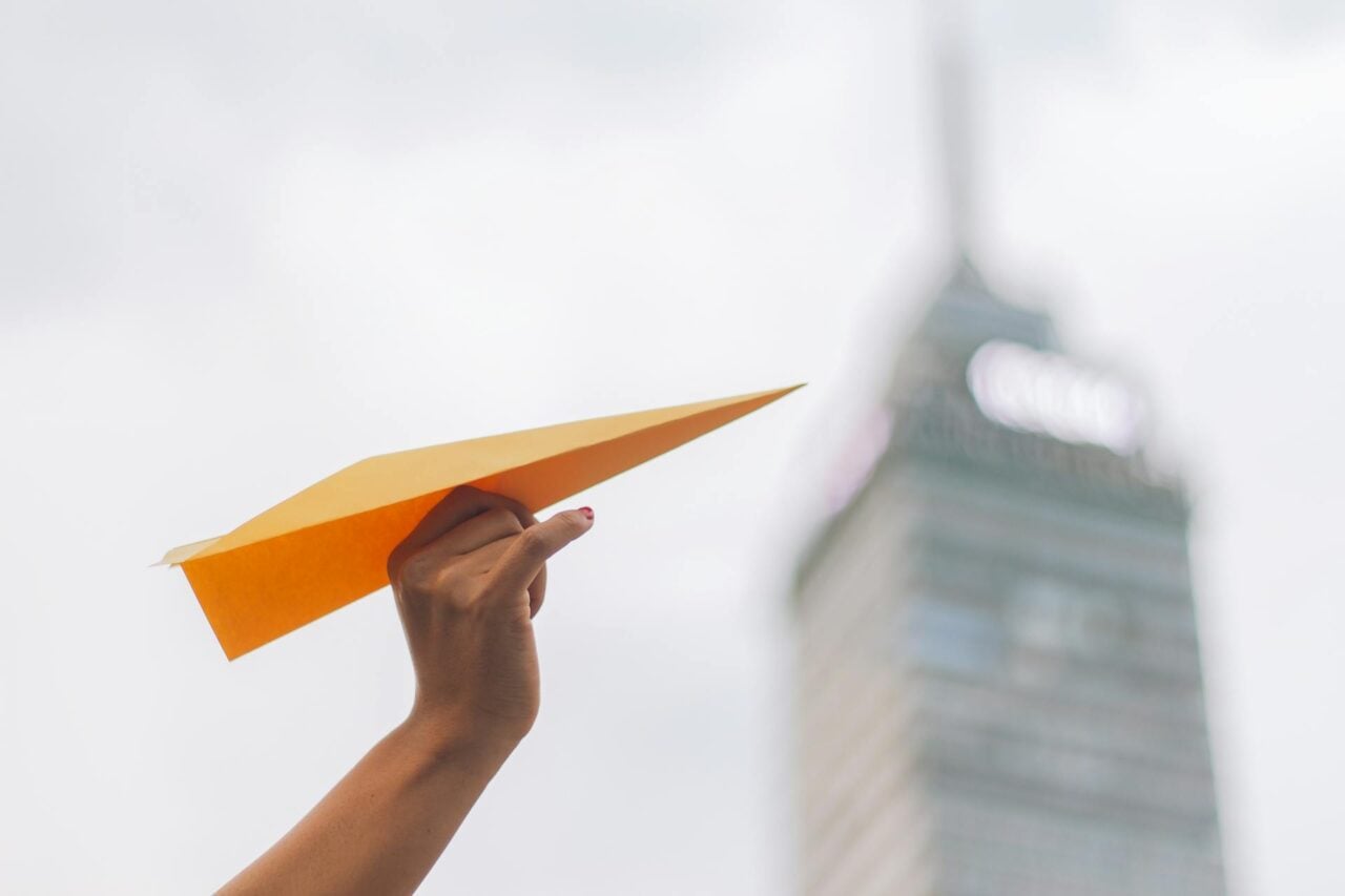 Comment faire un avion en papier ultra performant, selon les critères ...