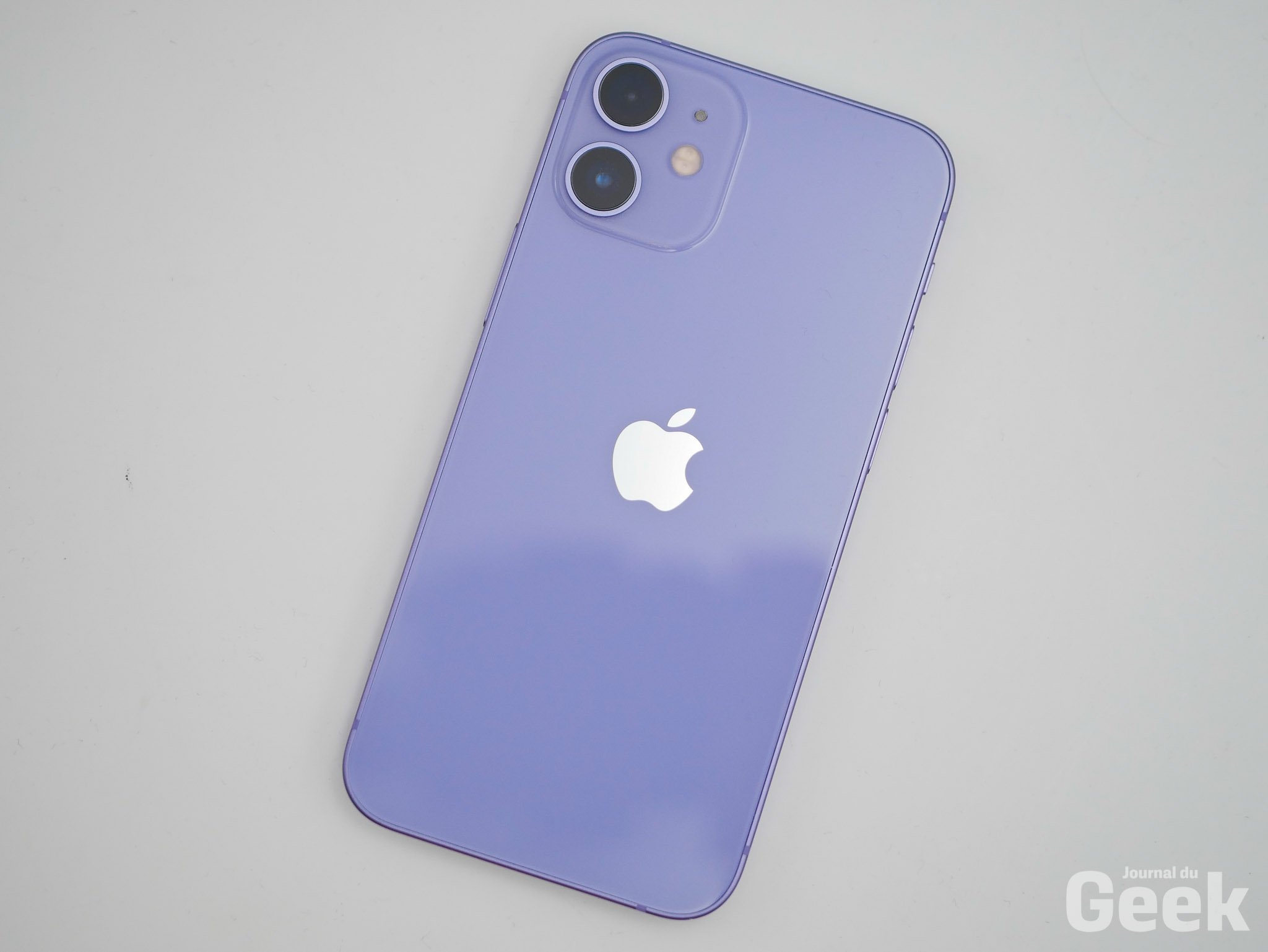 Prise en main : Apple iPhone 12 mini et iPhone 12 en version mauve
