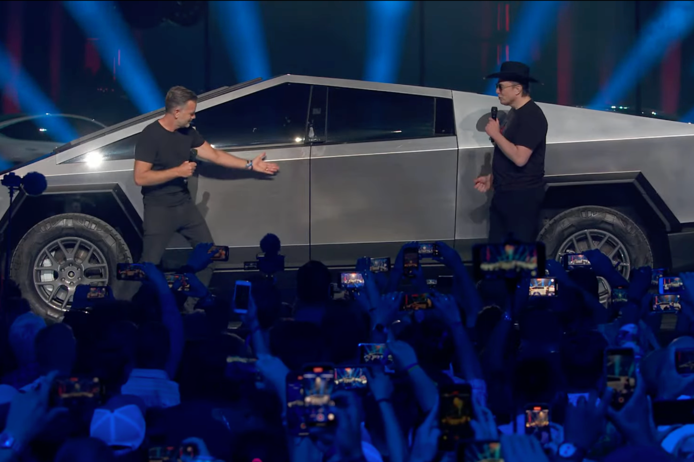La date de lancement du Cybertruck se précise