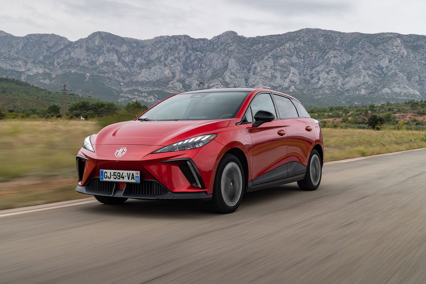 MG4 Luxury : que vaut cette berline compacte 100% électrique abordable