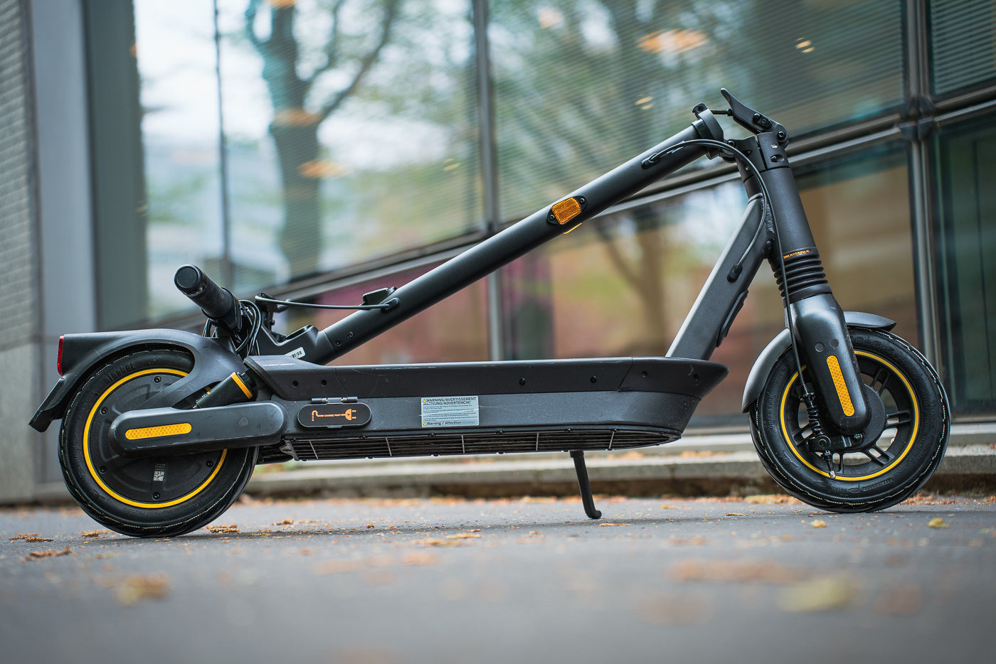 Ninebot KickScooter MAX G2 vs Xiaomi Electric Scooter 4 Ultra : on a ...